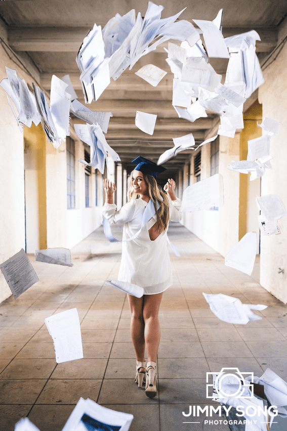 35 AMAZING College Graduation Pictures Ideas to Take in 20211