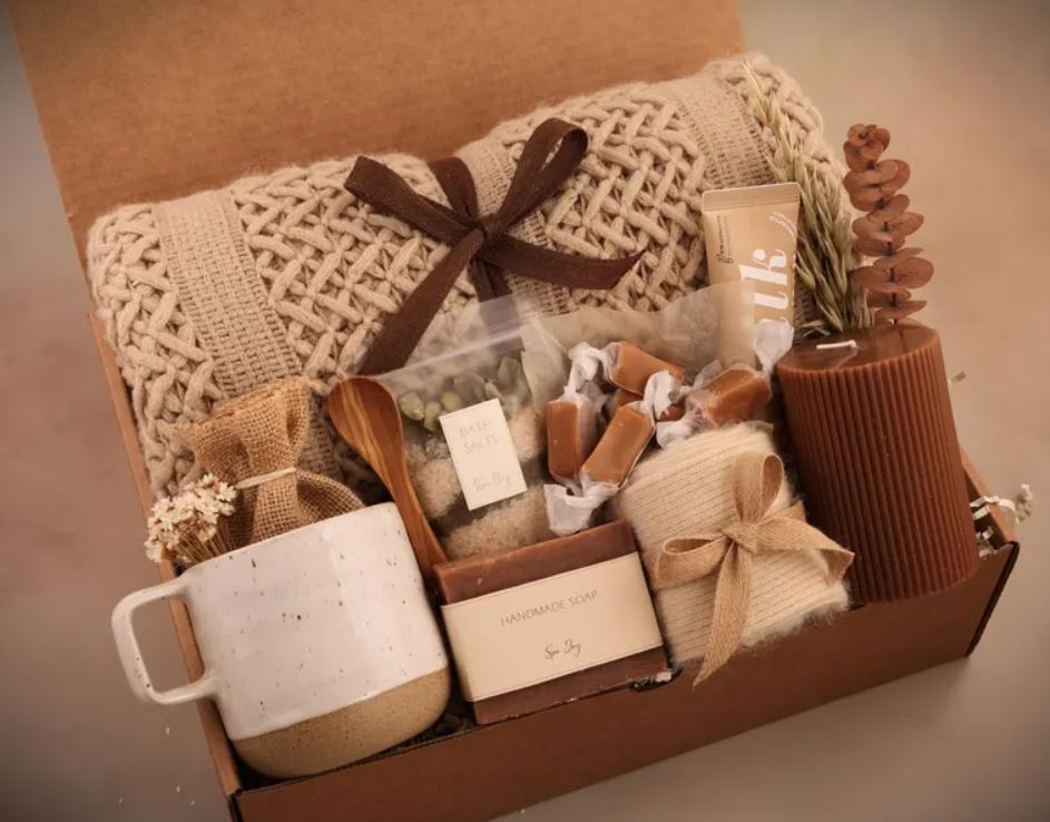 CUTEST Friend Care Packages Ideas For YOUR Best Friends! - Home Styling ...